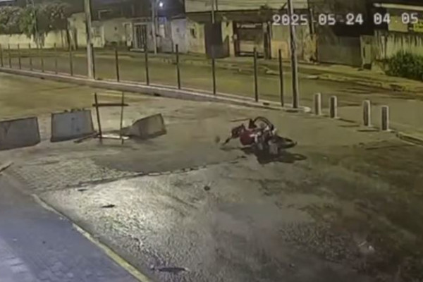 Bloco de concreto usado para isolar buraco causa acidentes com ...