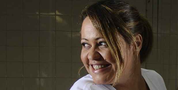 Michelle Melo prova que é a verdadeira musa do brega em show nesta ...