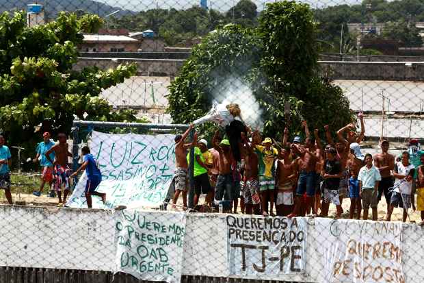 Primeiro grupo de presos com direito à liberdade deverá ser solto até ...