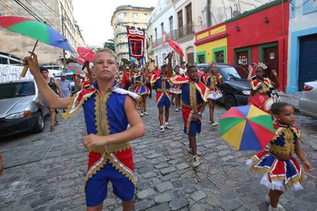 Arrastão do frevo tomou as ruas do Recife Antigo neste domingo | Viver ...