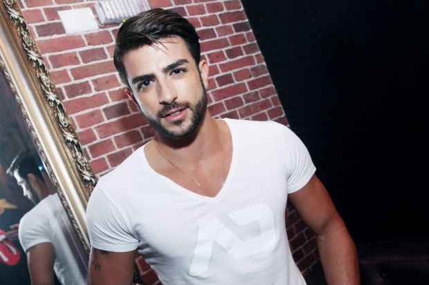 Ex-ator de filmes pornográficos Harry Louis participa de festa no Clube ...