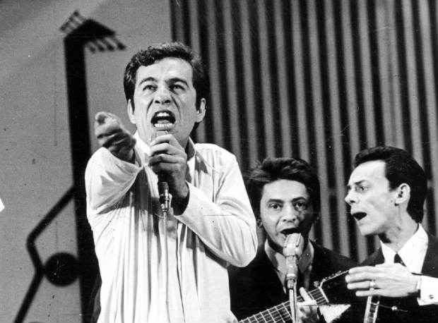 Geraldo Vandré: o ícone da música de protesto faz 80 anos no completo ...