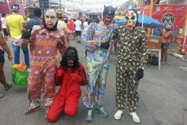 Papangus fazem terceiro maior carnaval do estado em Bezerros | Local ...