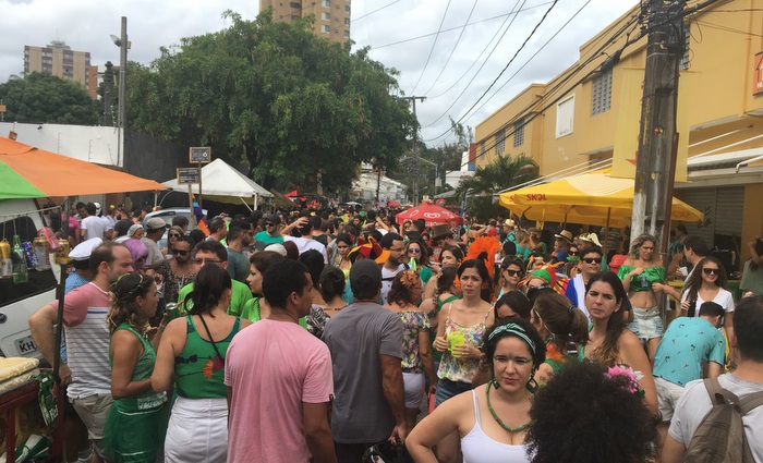 Amantes de Glória movimenta as ruas do Recife | Local: Diario de Pernambuco