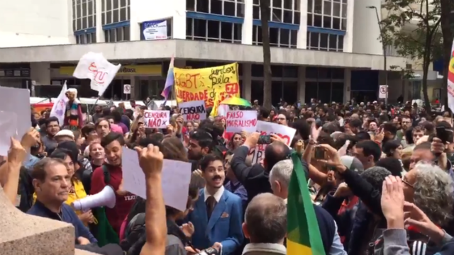 Protesto contra fechamento de exposição censurada termina em prisões ...