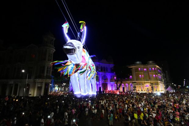 Recife celebra aniversário reencenando história do Boi Voador | Local: Diario de Pernambuco