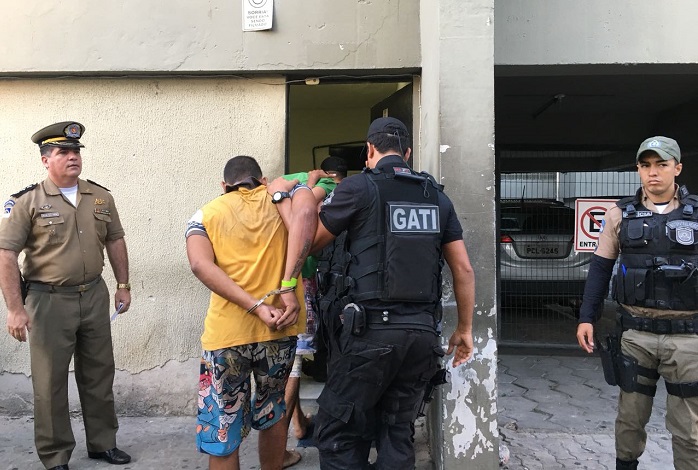 Dupla é Presa Suspeita De Cometer Assaltos Em Boa Viagem Local