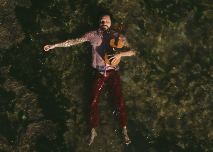 Novo álbum de Cláudio Rabeca quer mostrar que o instrumento é universal ...