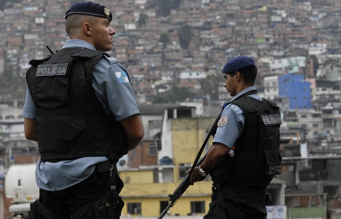 Polícia Prende Integrantes De Milícia No Rio De Janeiro Brasil