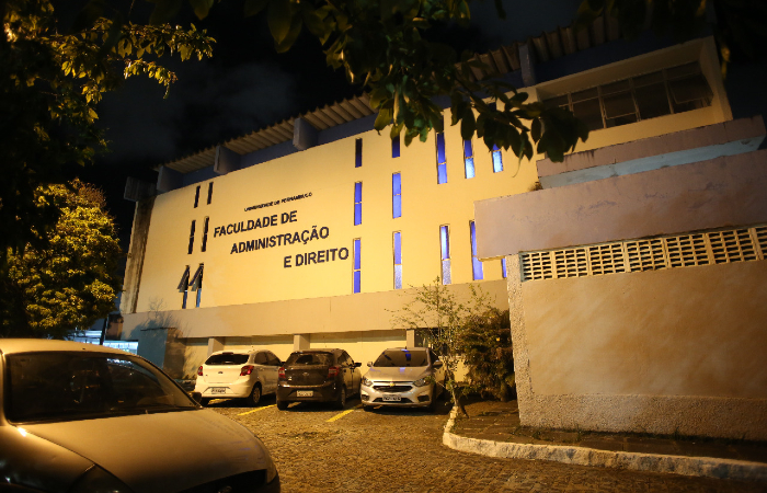 Na UPE, alunos da FCAP estão sem professores em mais de 30 disciplinas ...