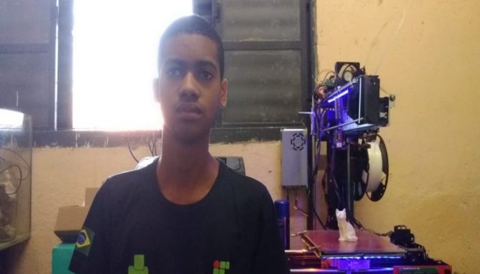 Estudante cria impressora 3D com recicláveis para imprimir EPI | Brasil ...