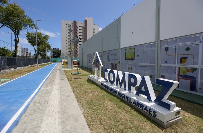 Unidades do Compaz reabrem dia 1º com biblioteca funcionando com 30% da ...