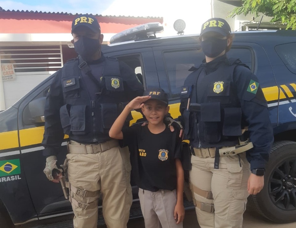 Menino Que Sonha Em Ser Prf Celebra Aniversário Com Policiais Em Jupi