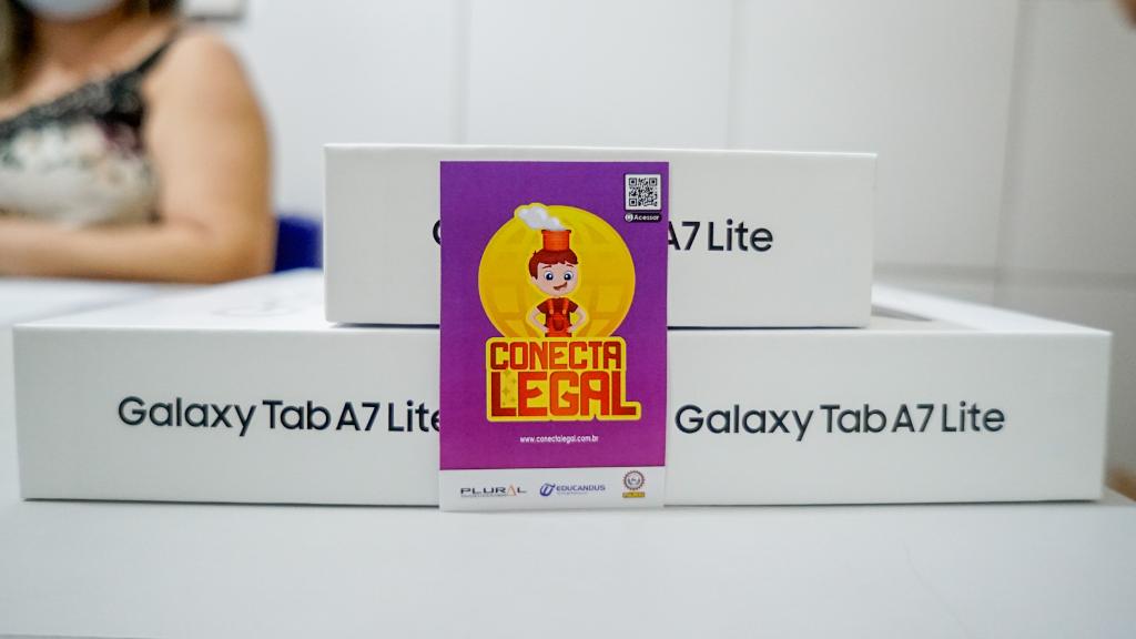 Paulista entrega oito mil tablets a estudantes da rede municipal ...