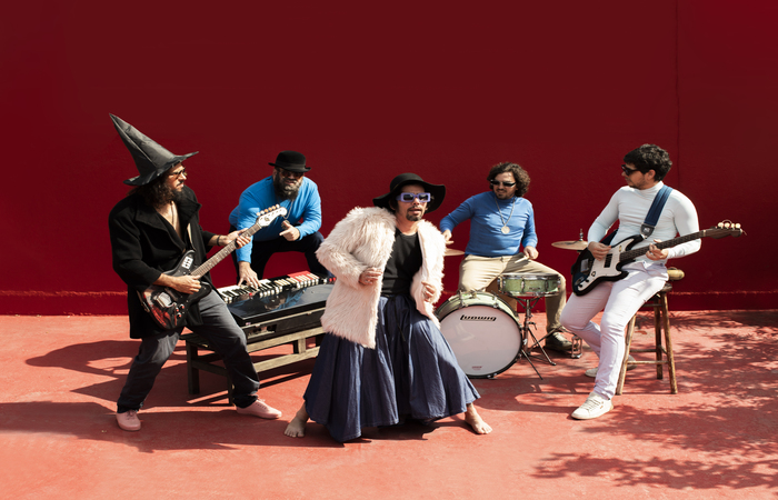 Banda Del Rey faz show no Teatro do Parque em celebração aos 18 anos de ...