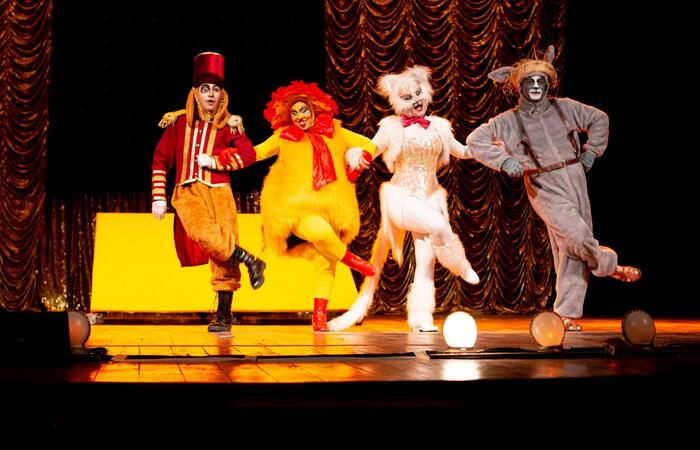Espetáculos Os Saltimbancos e Trintou da Cinderela no Teatro Luiz ... Espetáculos Os Saltimbancos e Trintou da Cinderela no Teatro Luiz ...