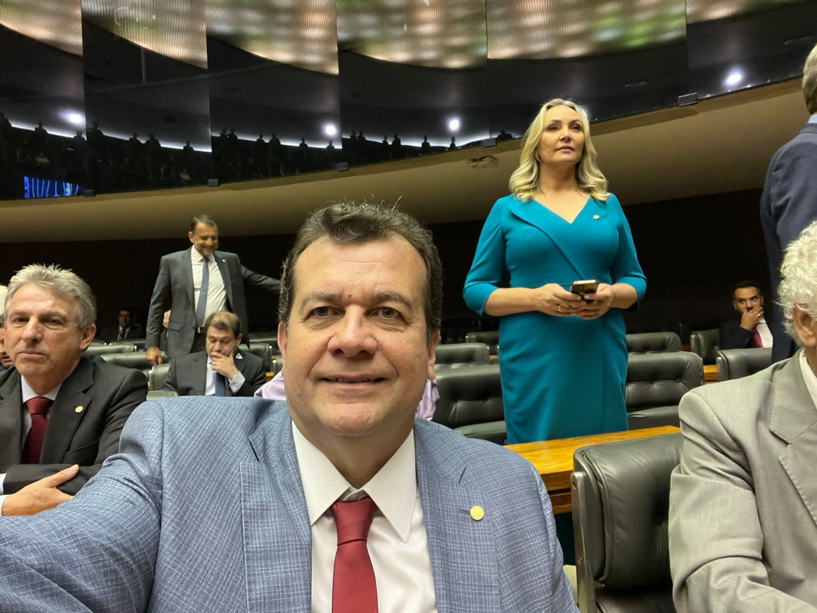 Continuidade de um legado: Waldemar Oliveira toma posse como Deputado ...