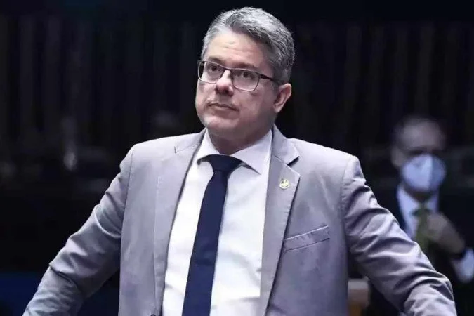 Senador prepara ação judicial para que comissões das MPs voltem no ...