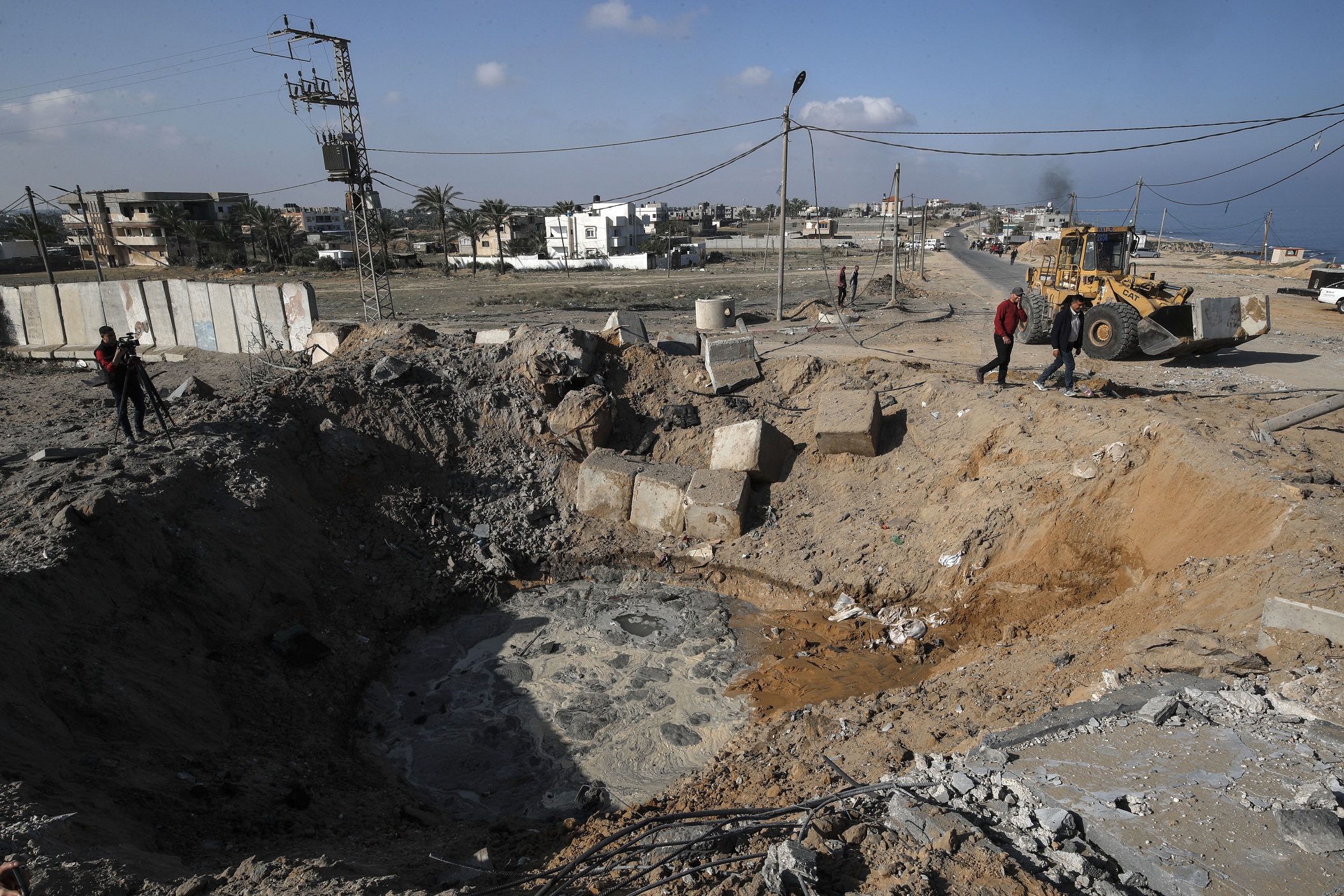 Um morto e cinco feridos em ataques israelenses em Gaza antes de ...