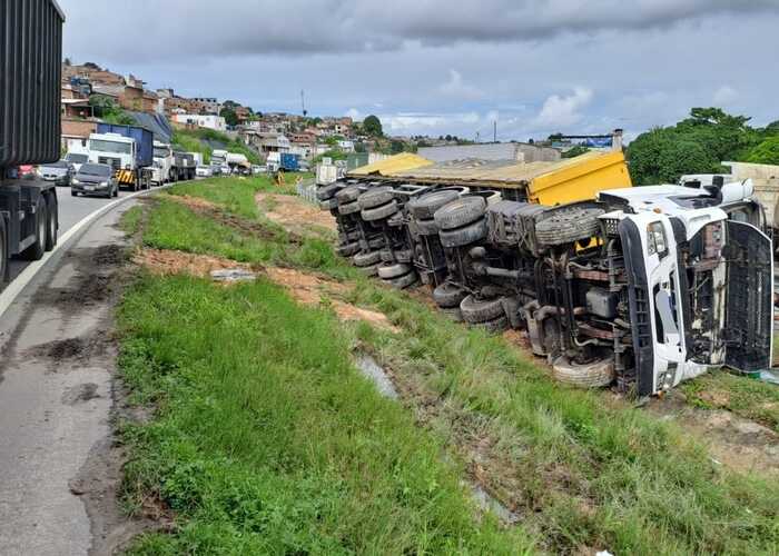 Trânsito congestionado, mais de 5km de fila no km 77 da BR 101 | Local ...