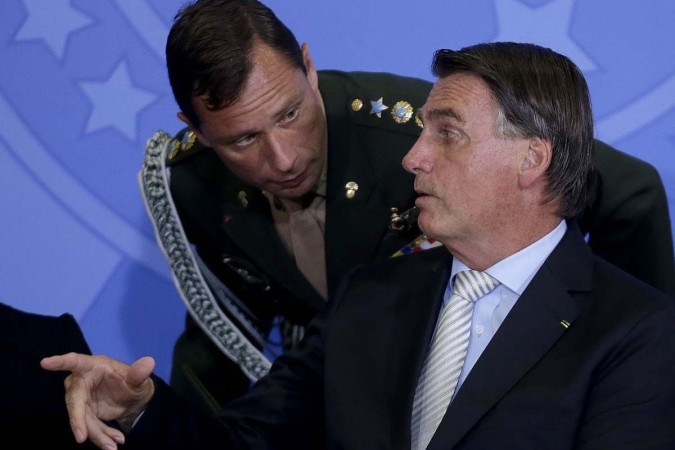 Ex Ajudante De Ordens De Bolsonaro Mauro Cid Depõe à Pf Por Mais De 3h