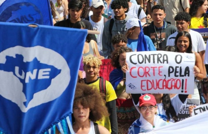 Após corte de R$ 332 milhões, MEC receberá R$ 45 bilhões em 4 anos ...