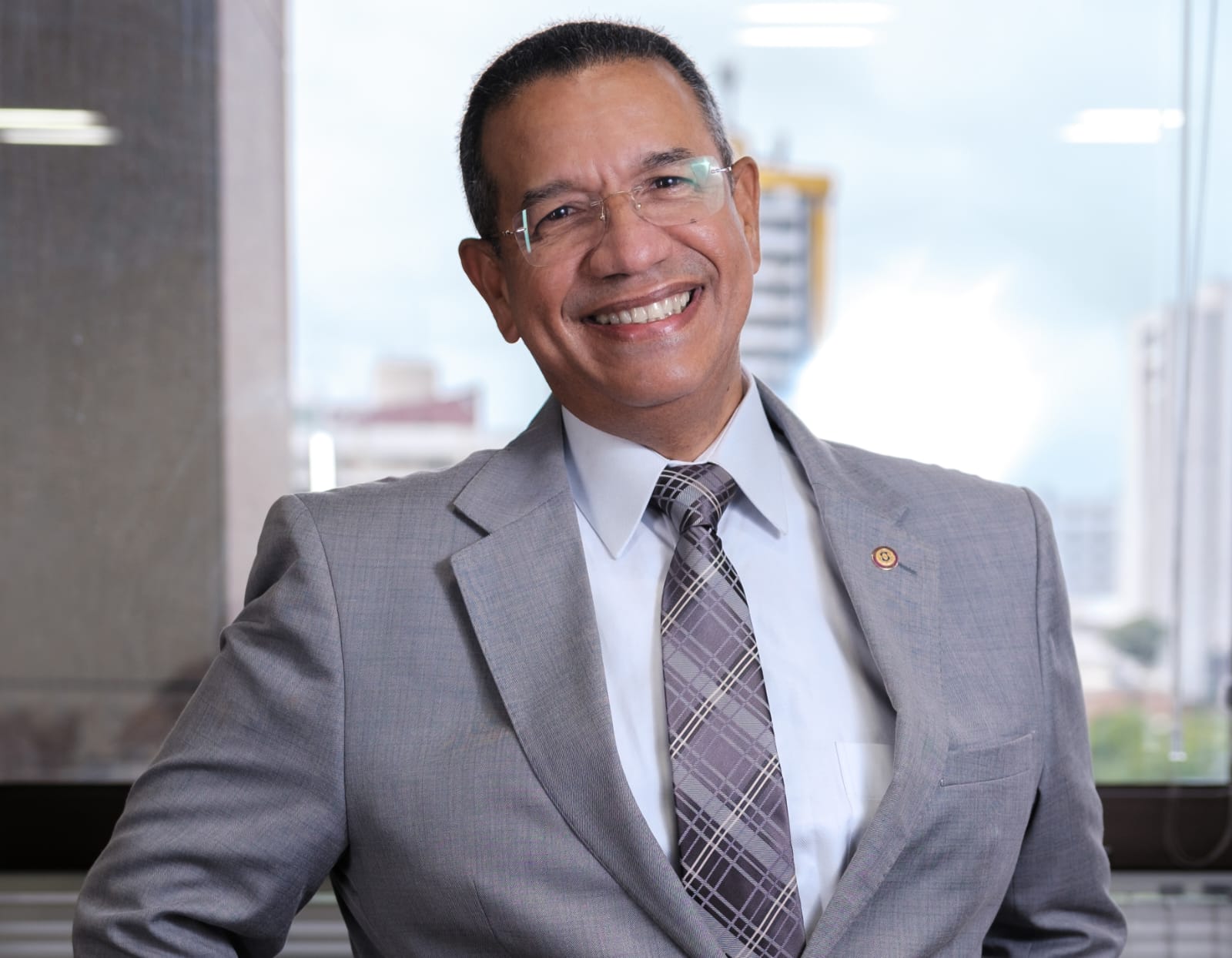 Juiz Luiz Rocha tem trajetória marcada pelo equilíbrio entre ...