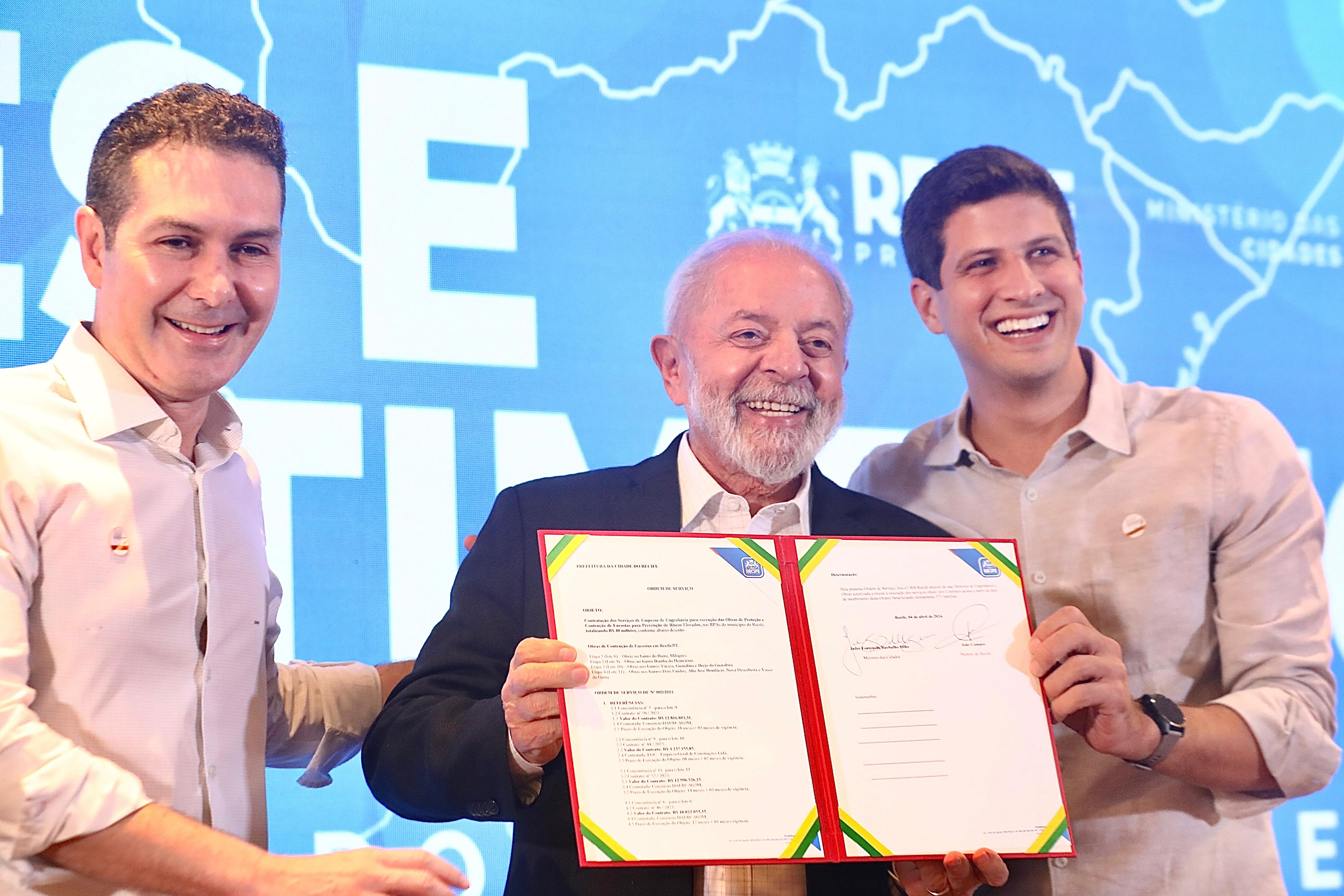 Lula e João Campos anunciam investimentos para obras em áreas de morros ...